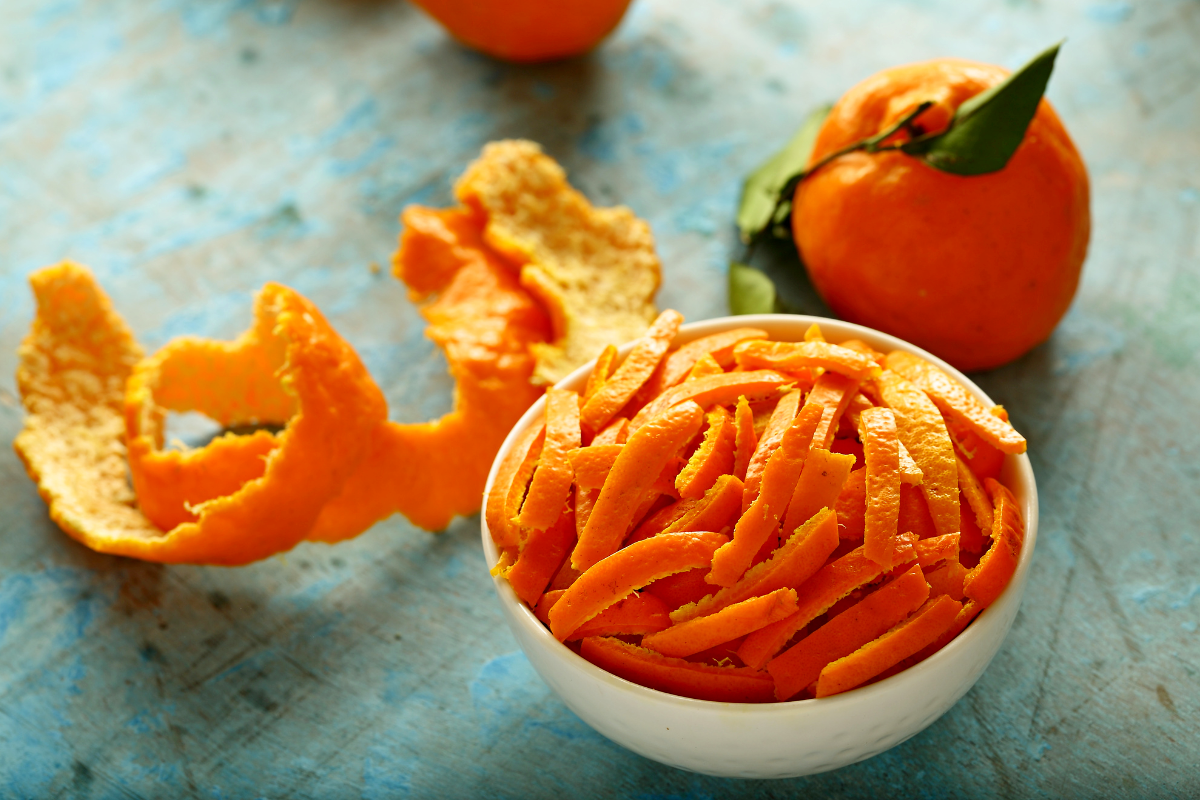 This is why you need to scatter orange peels around your patio
